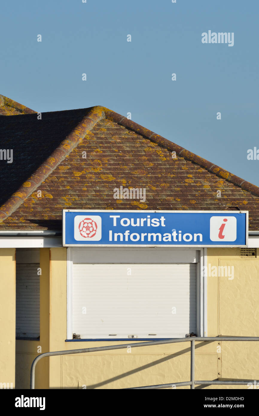 Tourist information sign closed office Stock Photo - Alamy