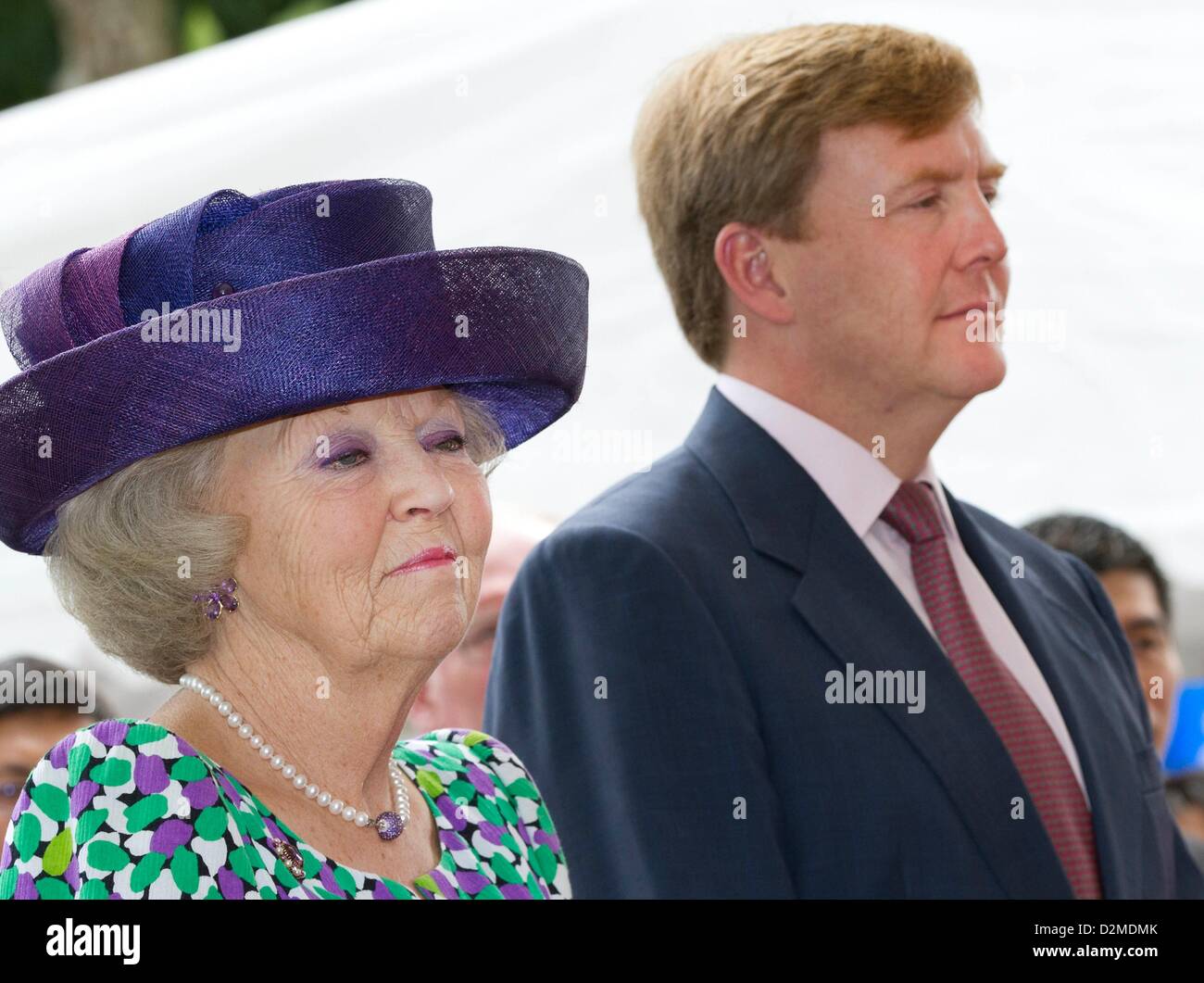 QUEEN BEATRIX OF THE NETHERLANDS ABDICATION FILE PIX: Dutch Queen ...