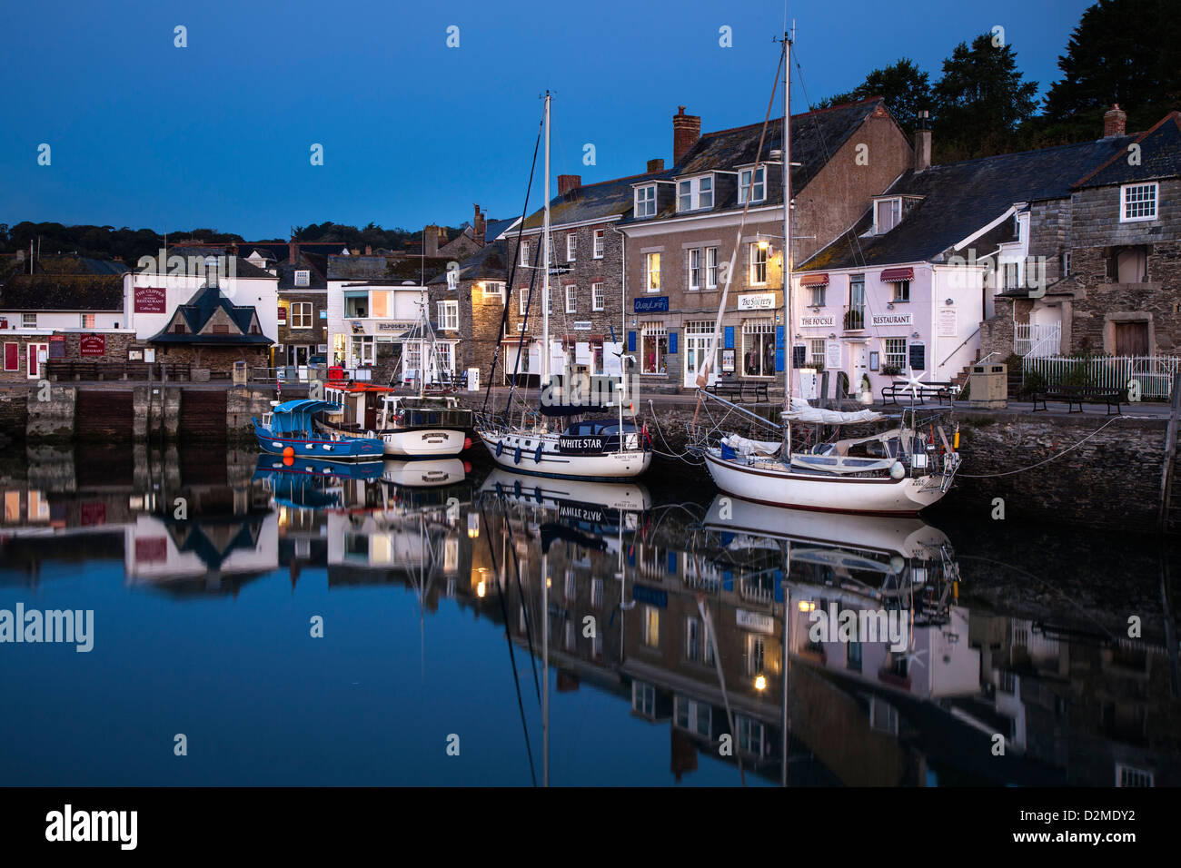 Still boats hi-res stock photography and images - Alamy