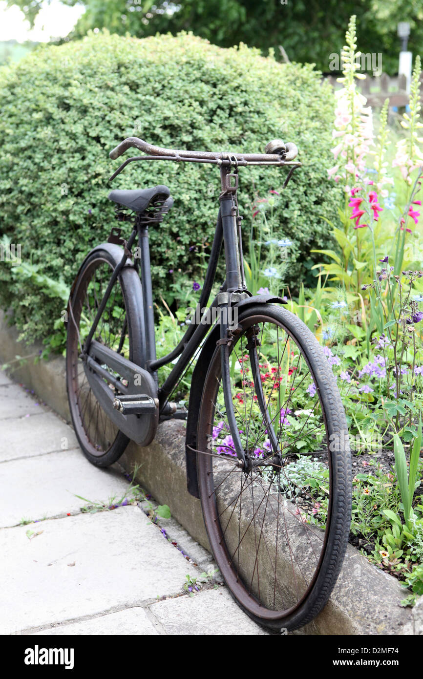 Ladies old bike High Resolution Stock Photography and Images - Alamy