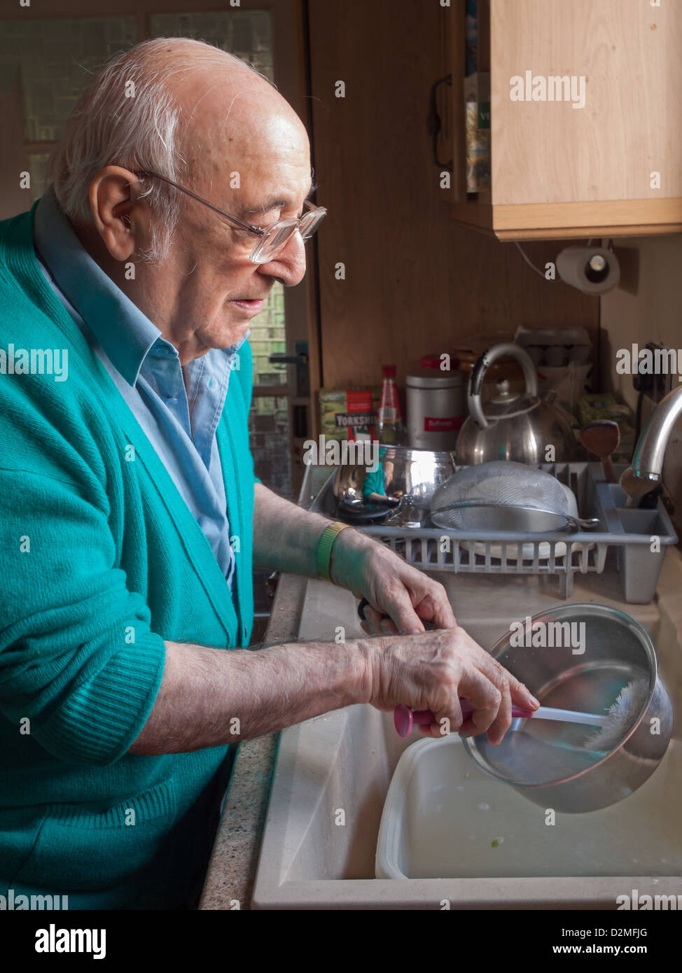 Elderly man in eighties hi-res stock photography and images - Alamy