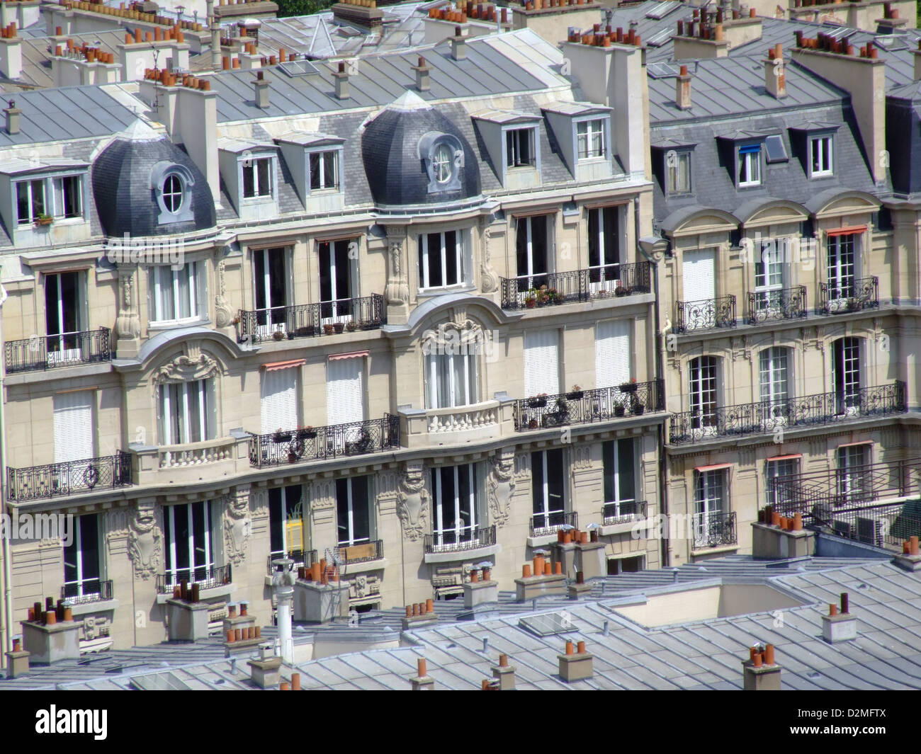Houses paris hi-res stock photography and images - Alamy