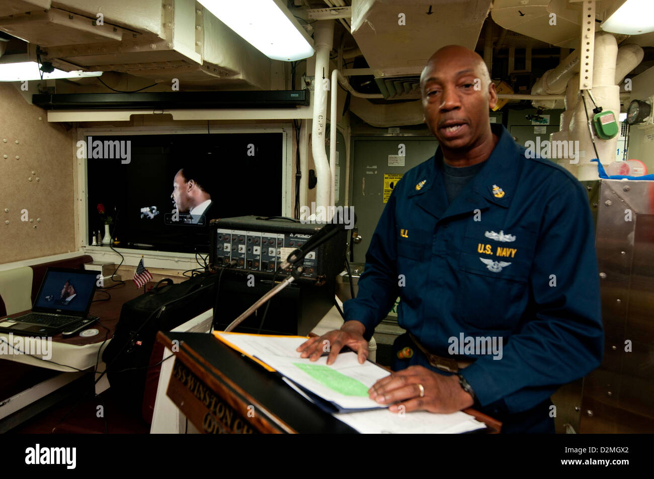 Senior chief culinary specialist james e hill hi-res stock photography ...