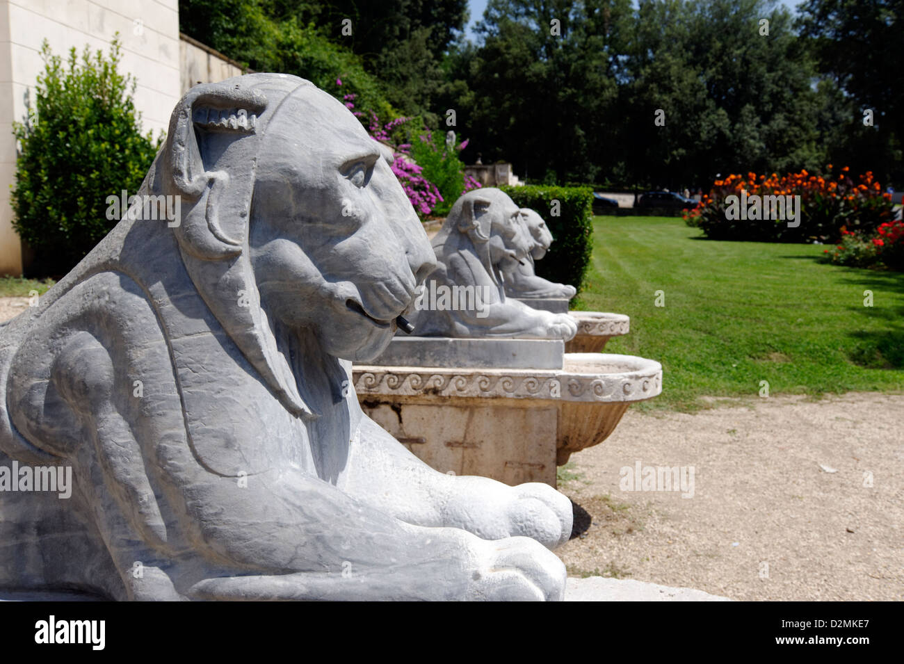 Lions spouting water hi-res stock photography and images - Alamy