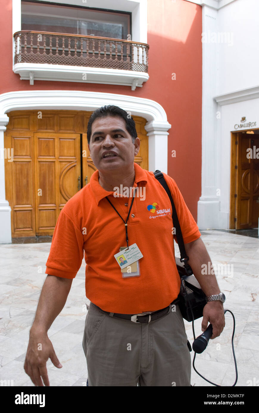 Tour guide explaining history of Old Mazatlan,Mexico to visiting ... Tour guide explaining history of Old Mazatlan,Mexico to visiting ...