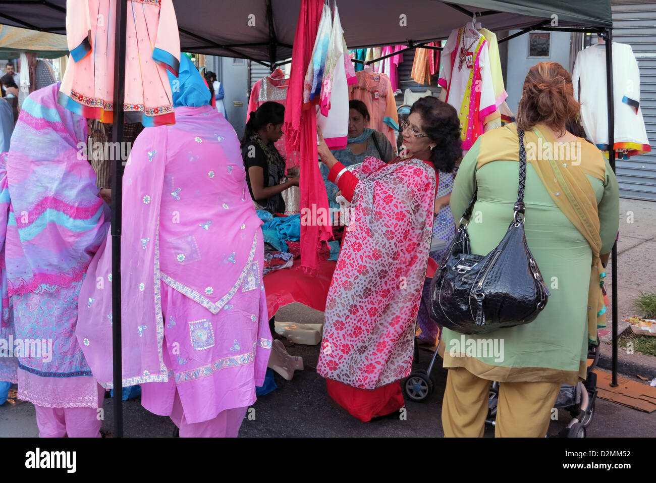 Pakistani Independence Day street festival and fair in "Little Pakistan ...