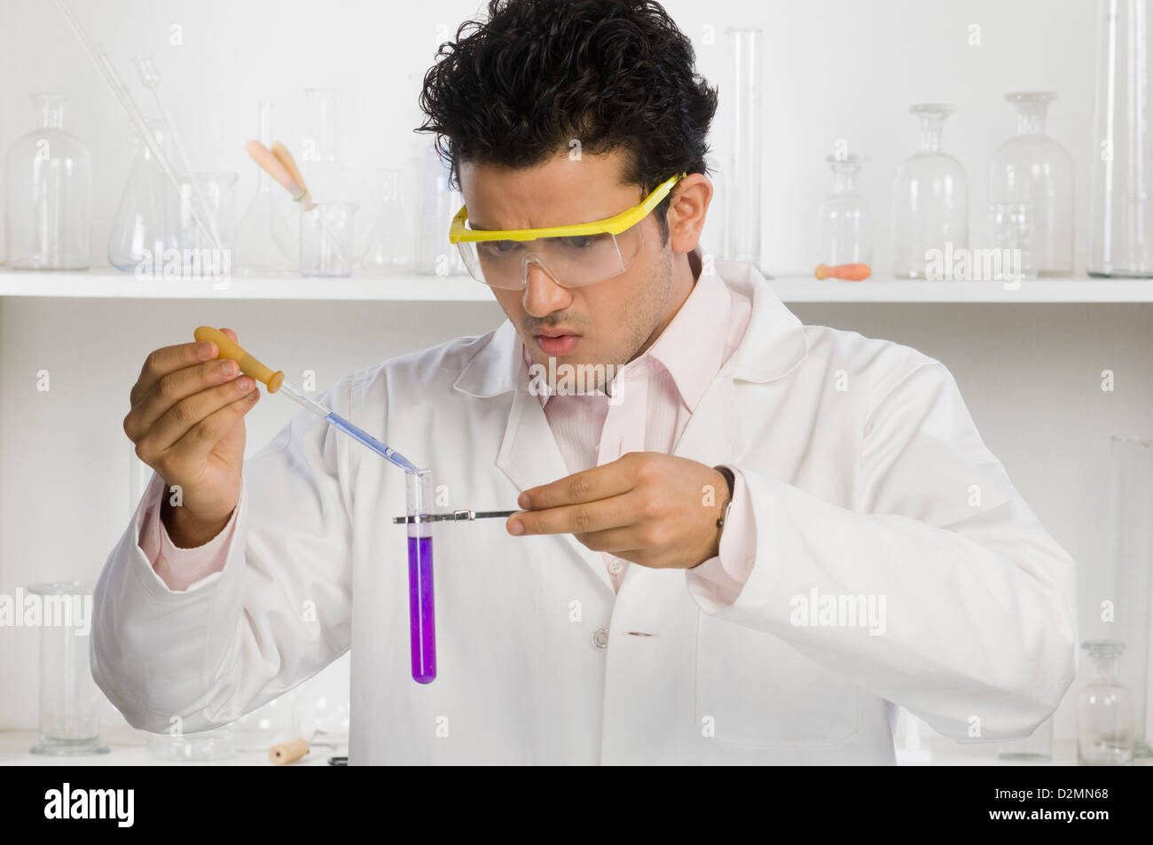 India research scientist hi-res stock photography and images - Alamy