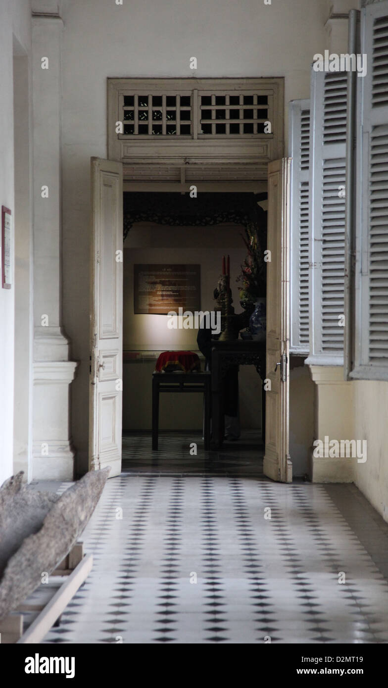 It's a photo of a corridor in an old building. It's in perspective ...