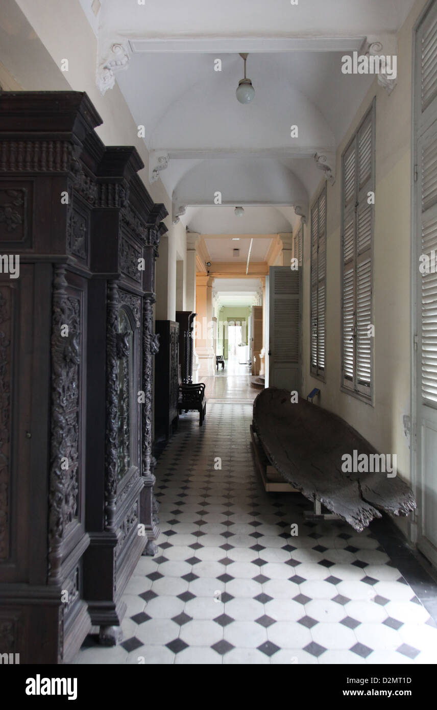 It's a photo of a corridor in an old building. It's in perspective ...