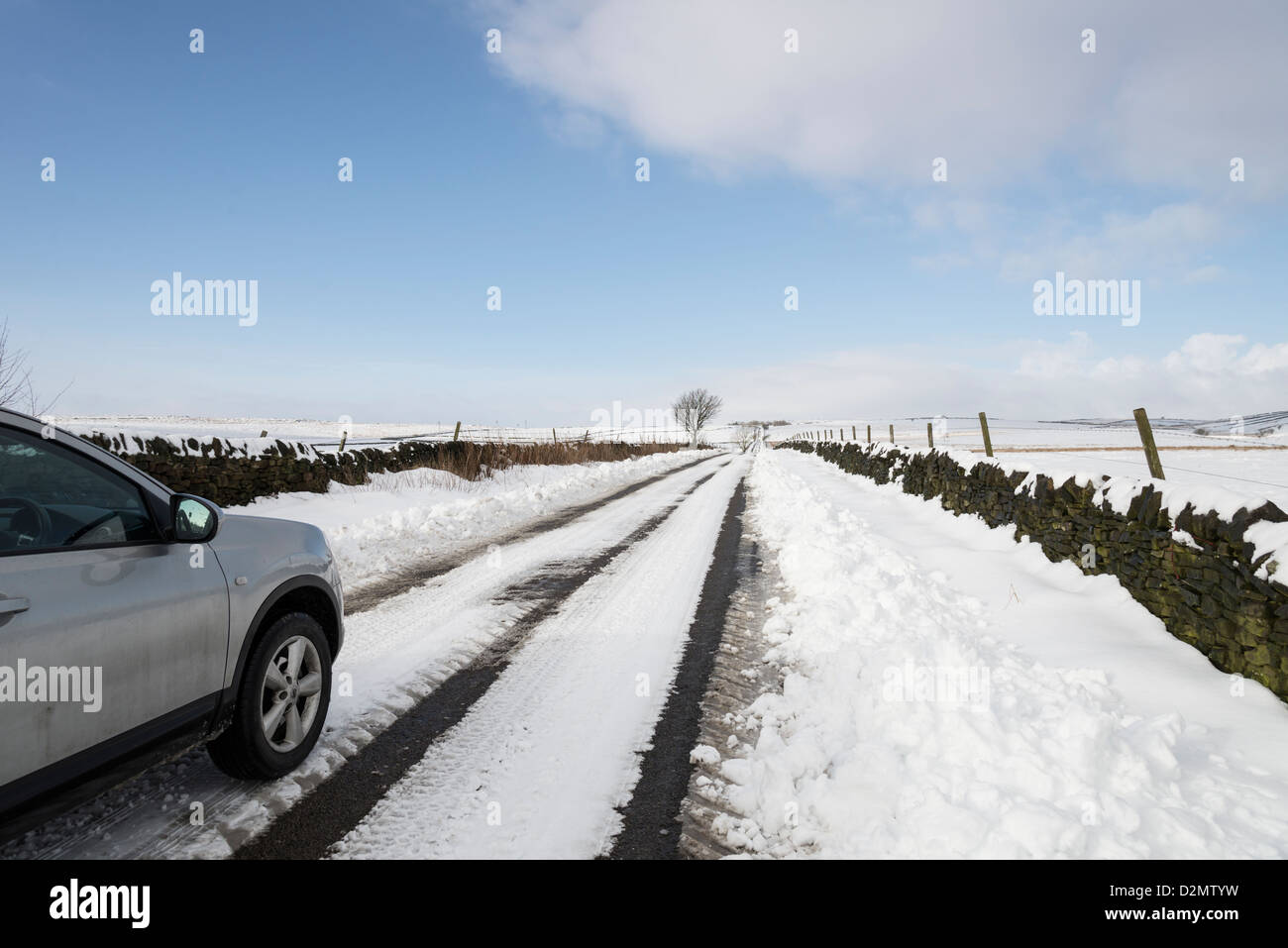 Long narrow road hi-res stock photography and images - Alamy