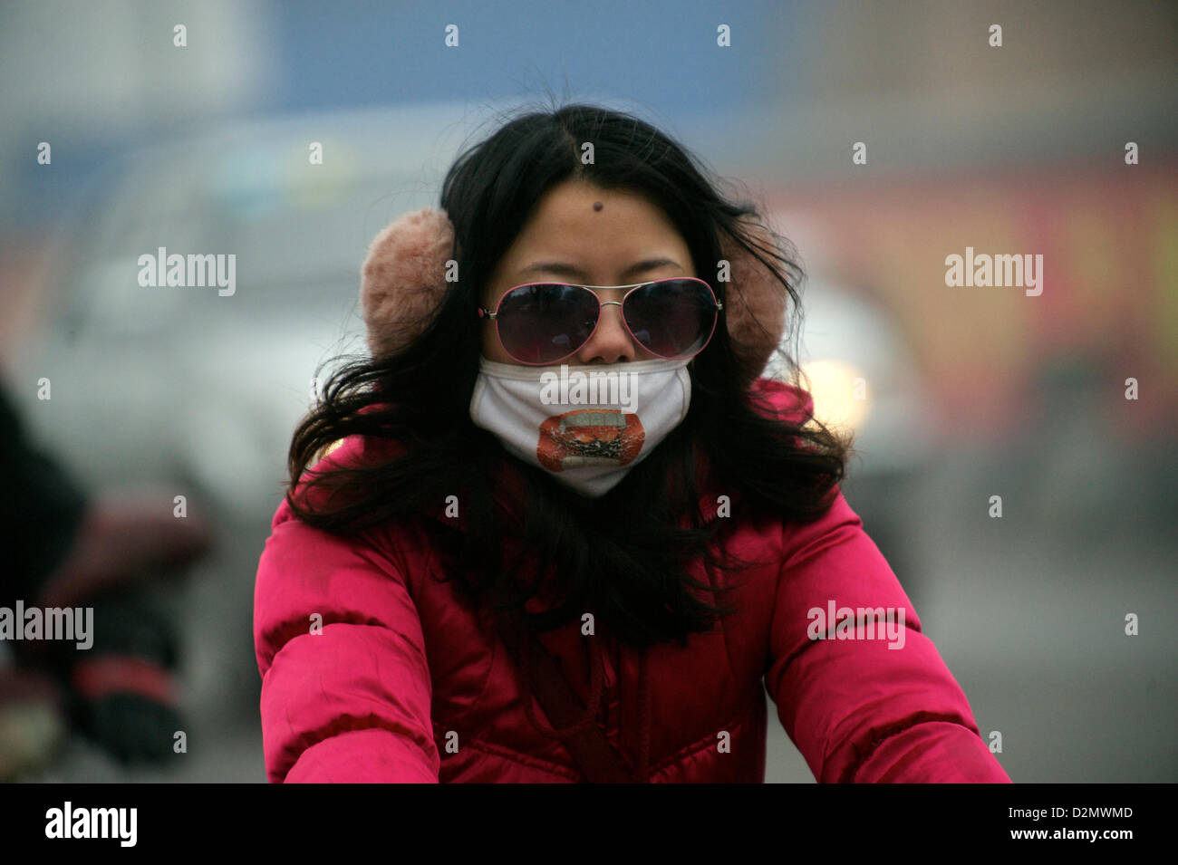 Wearing mask china pollution hi-res stock photography and images - Alamy