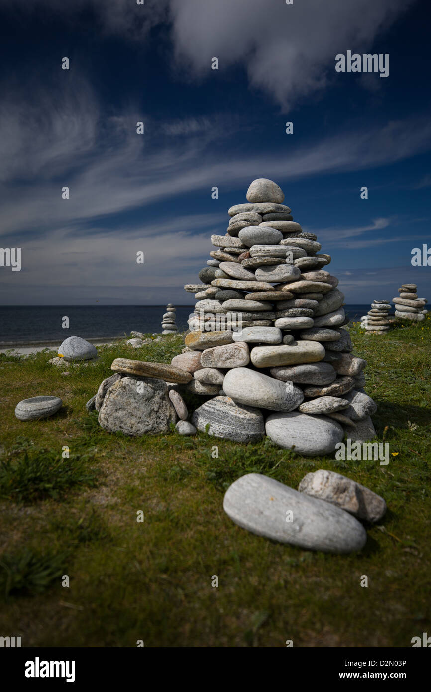 Small stone Cairns on the beach at Rubh' Aird-Mhicheil Stock Photo - Alamy