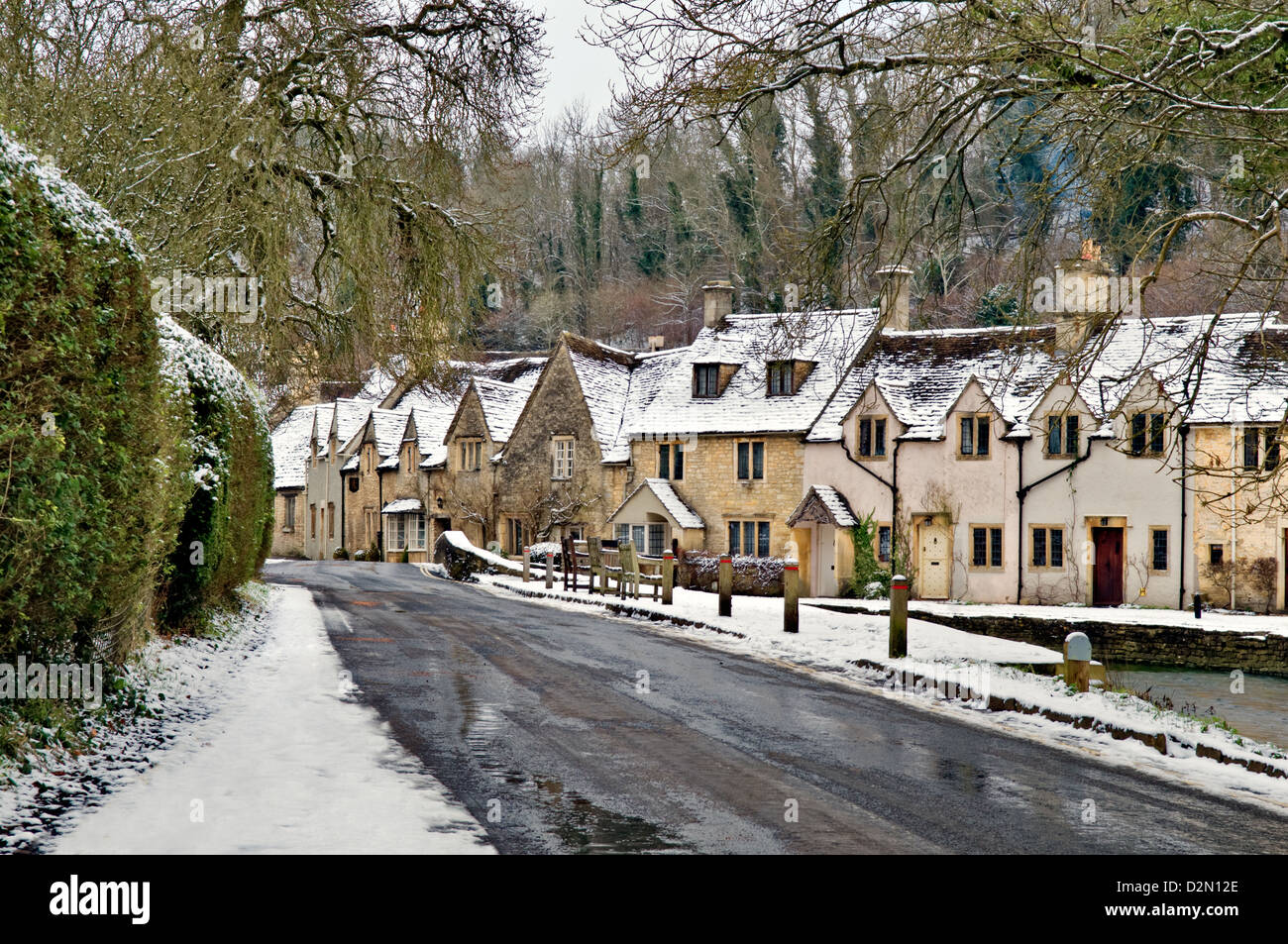 Winter snow scene of the picturesque village of Castle Combe, Cotswolds ...