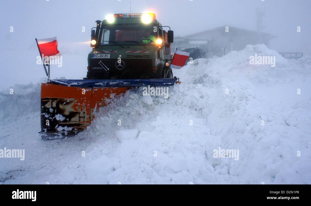 A blizzard has reached the highest mountain of North-Germany, "Brocken ...