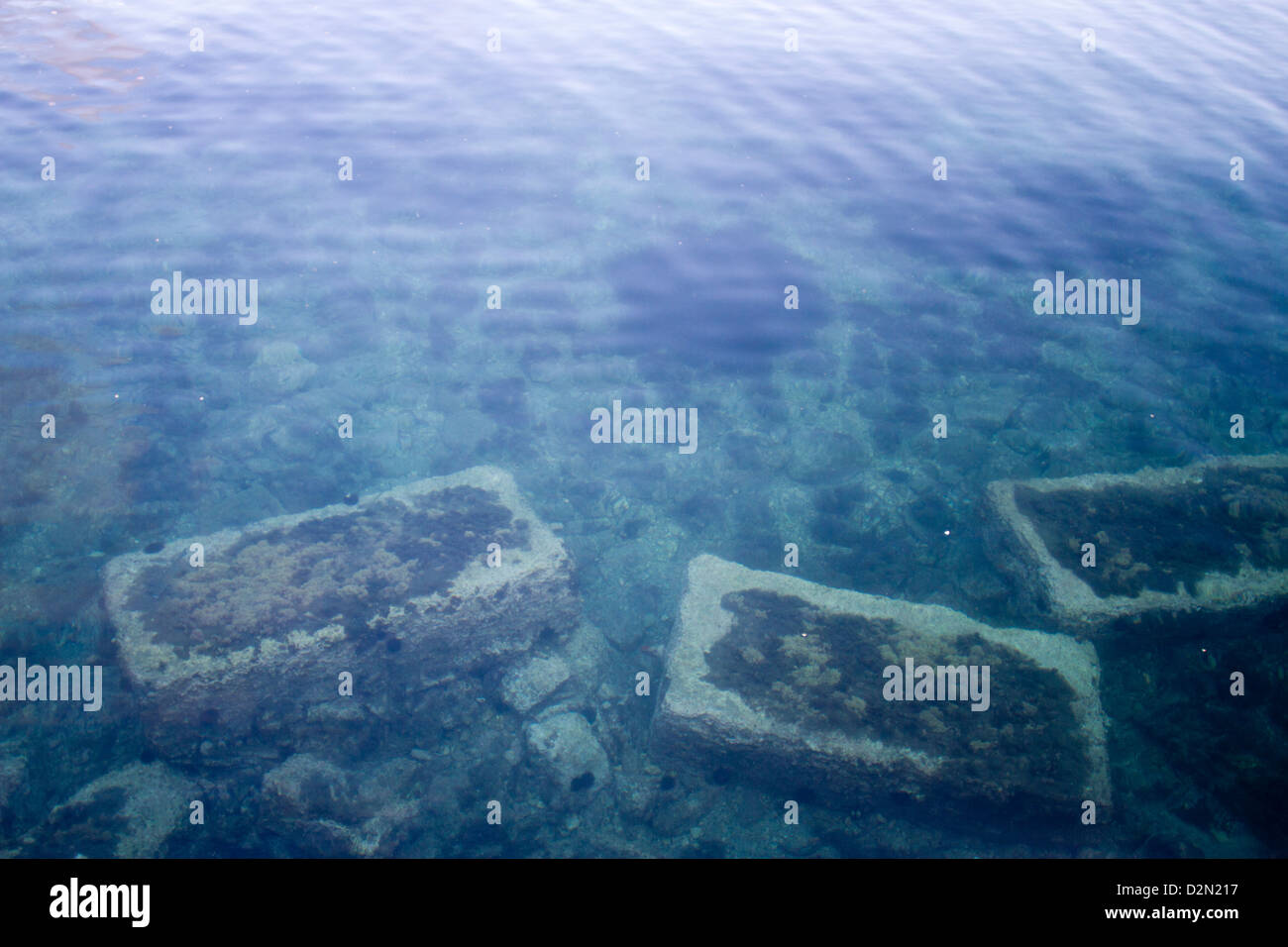 Cinder block at the bottom of the ocean Stock Photo - Alamy