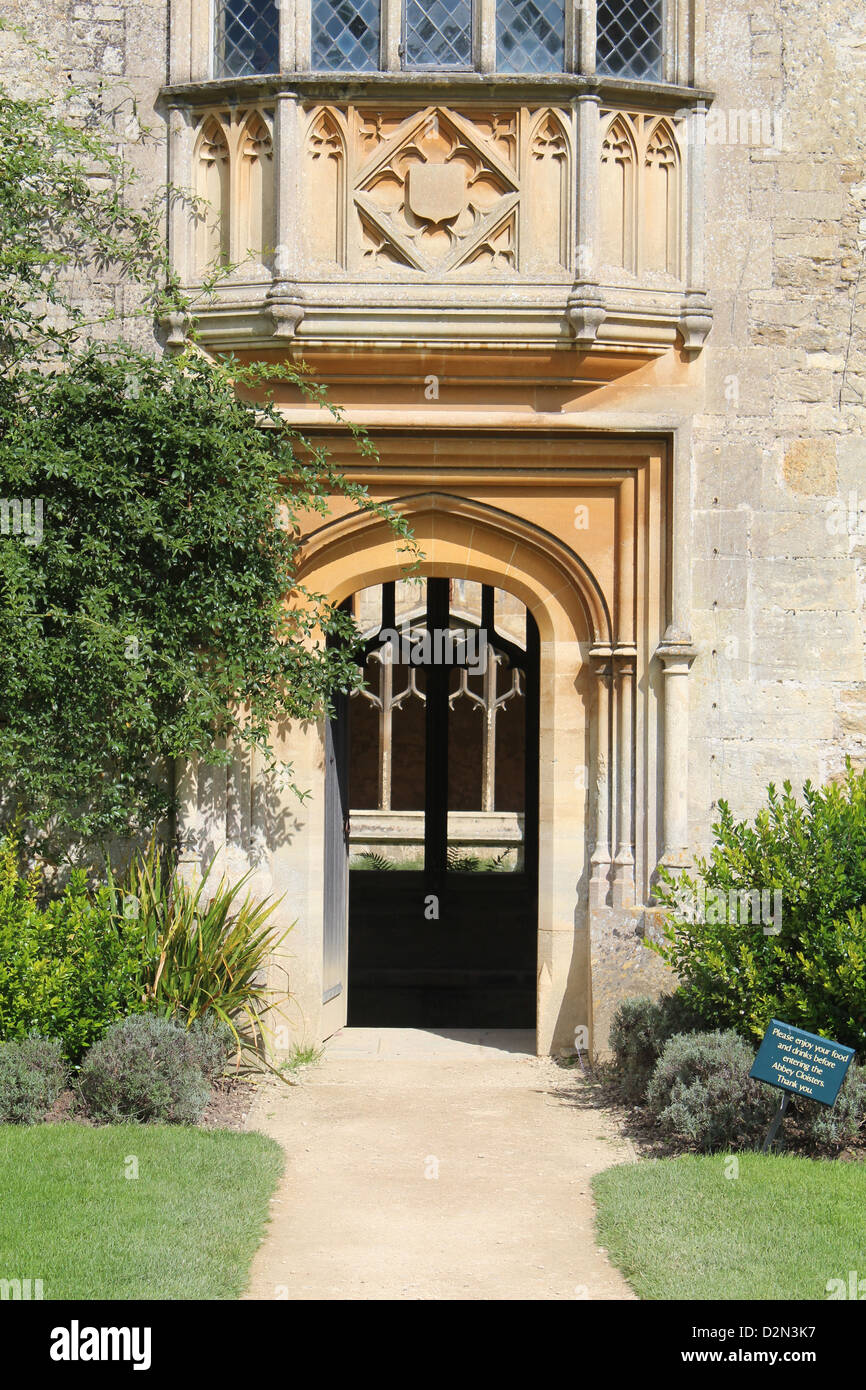 Archway plants hi-res stock photography and images - Alamy