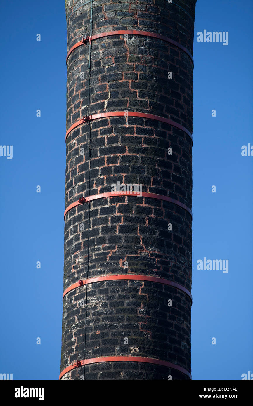 Disused mill chimney in Diggle , Saddleworth Stock Photo - Alamy