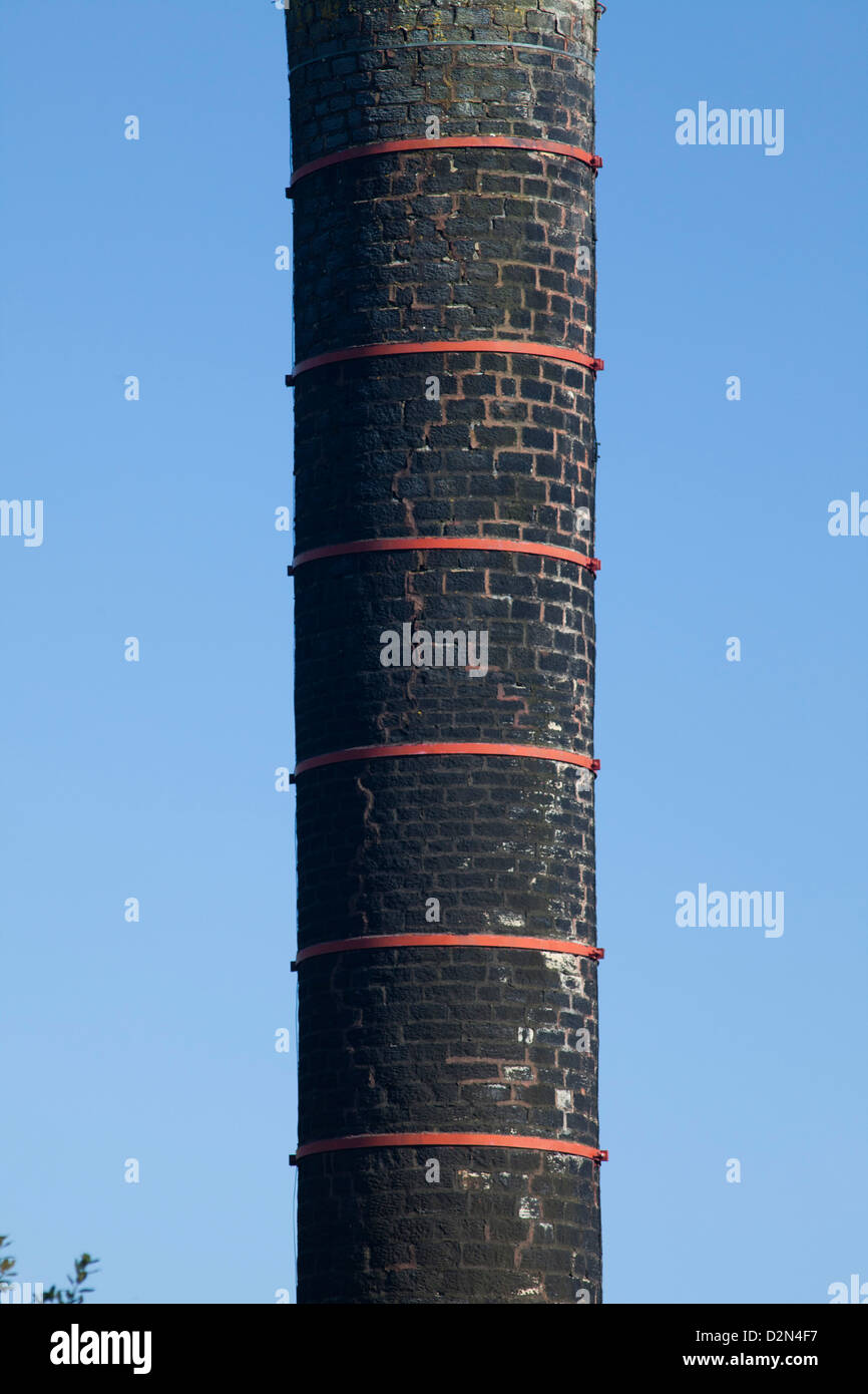 Disused mill chimney in Diggle , Saddleworth Stock Photo - Alamy