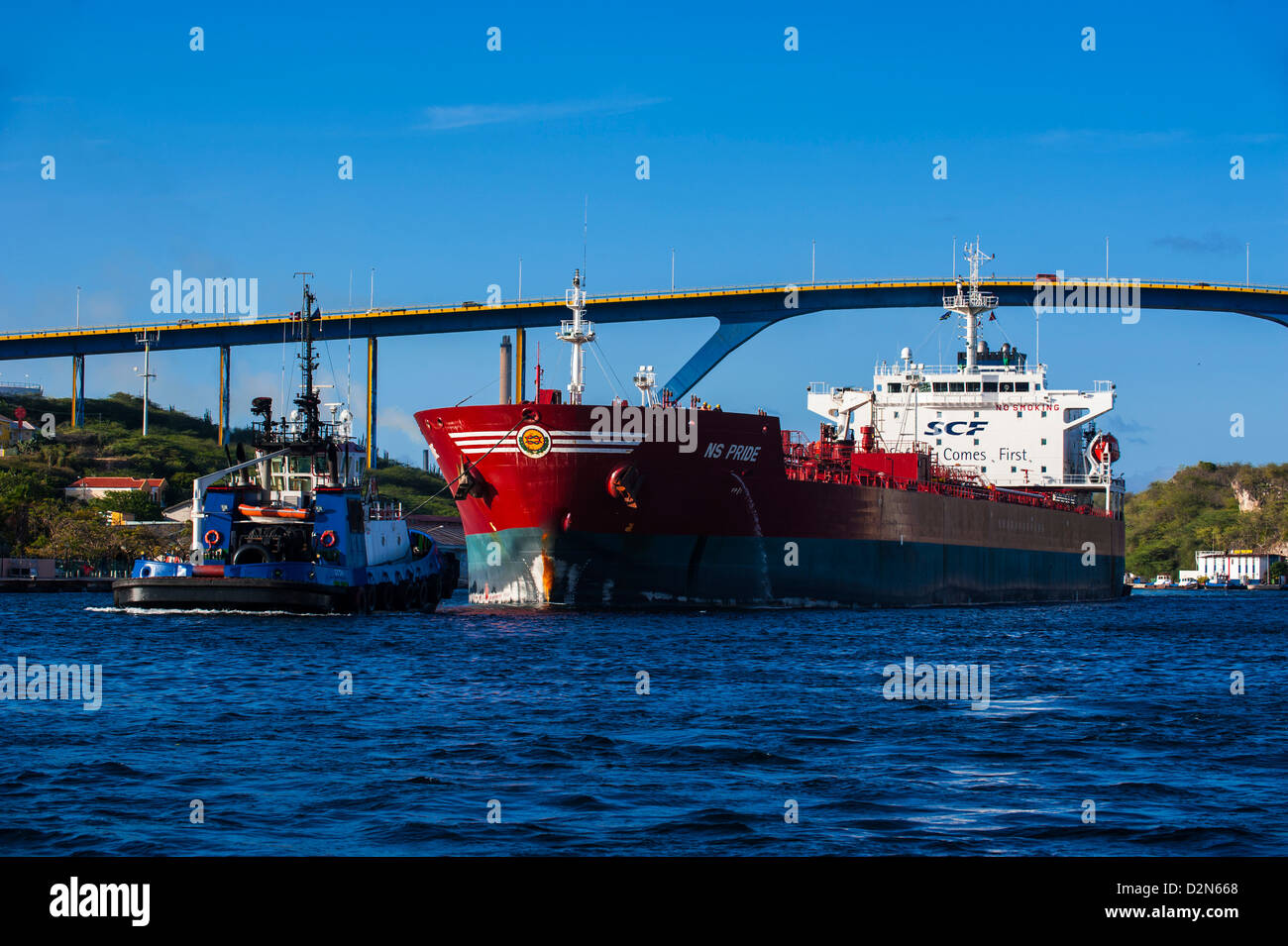 Freighter passing the Sint Annabaai in Willemstad, Curacao, ABC Islands ...