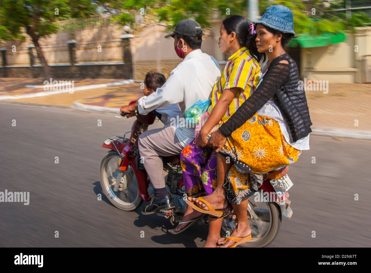 Women of cambodia phnom penh hi-res stock photography and images - Alamy