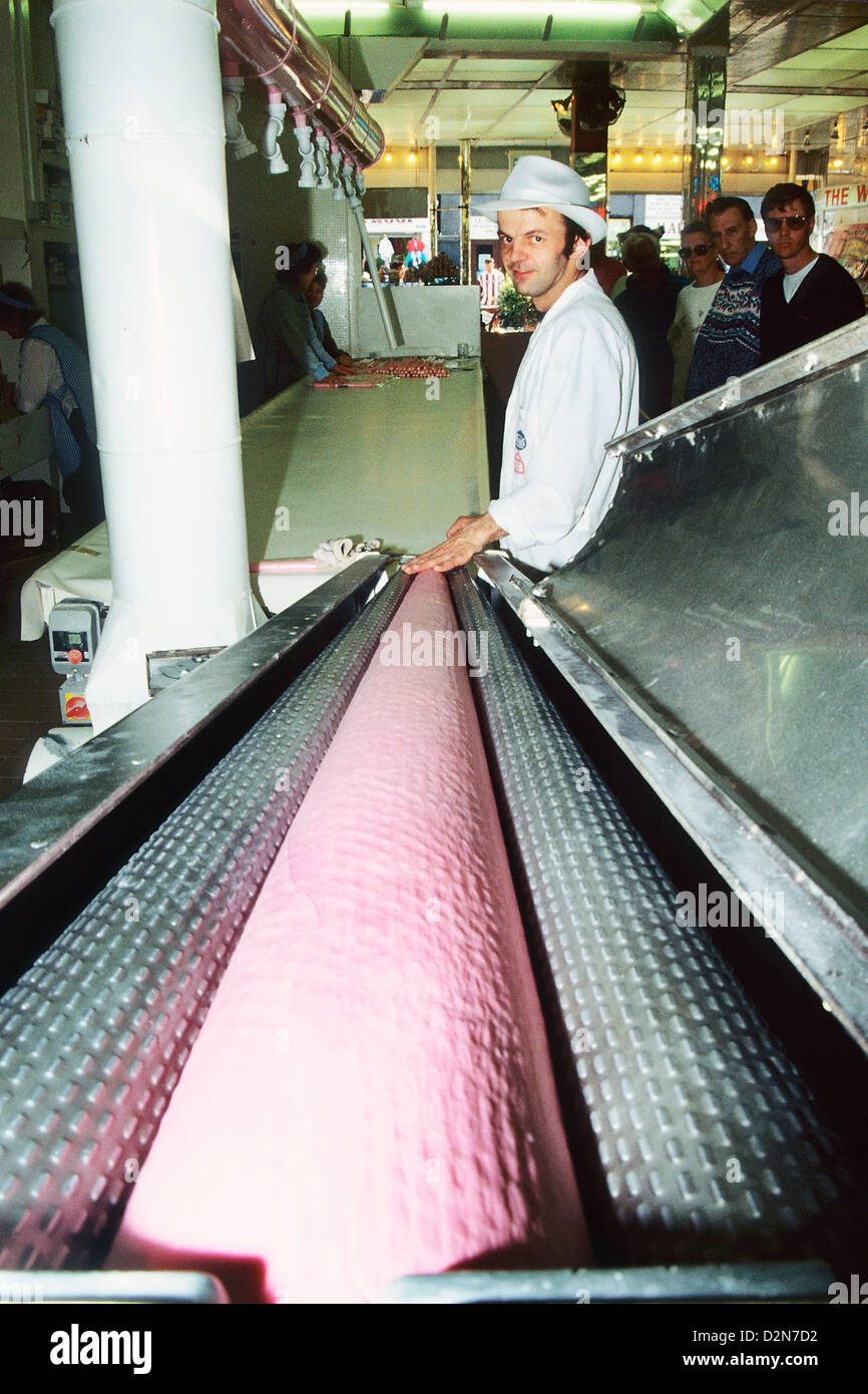 Man pulling a rock hi-res stock photography and images - Alamy