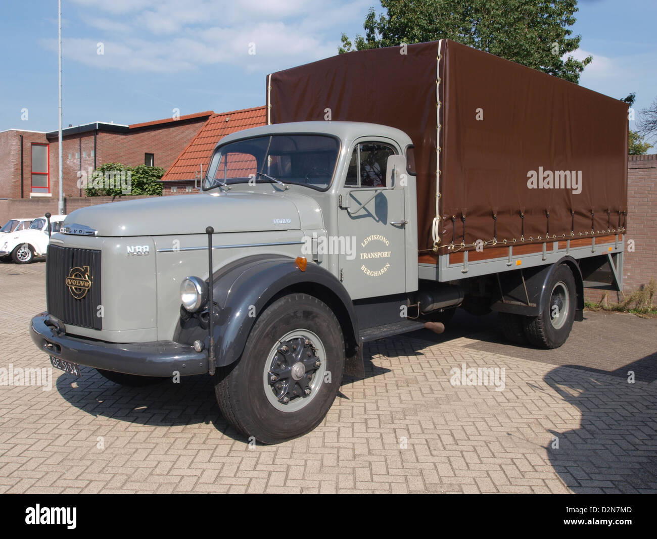 The Volvo N88 44 TS is a model in Volvo’s heavy-duty truck lineup ...