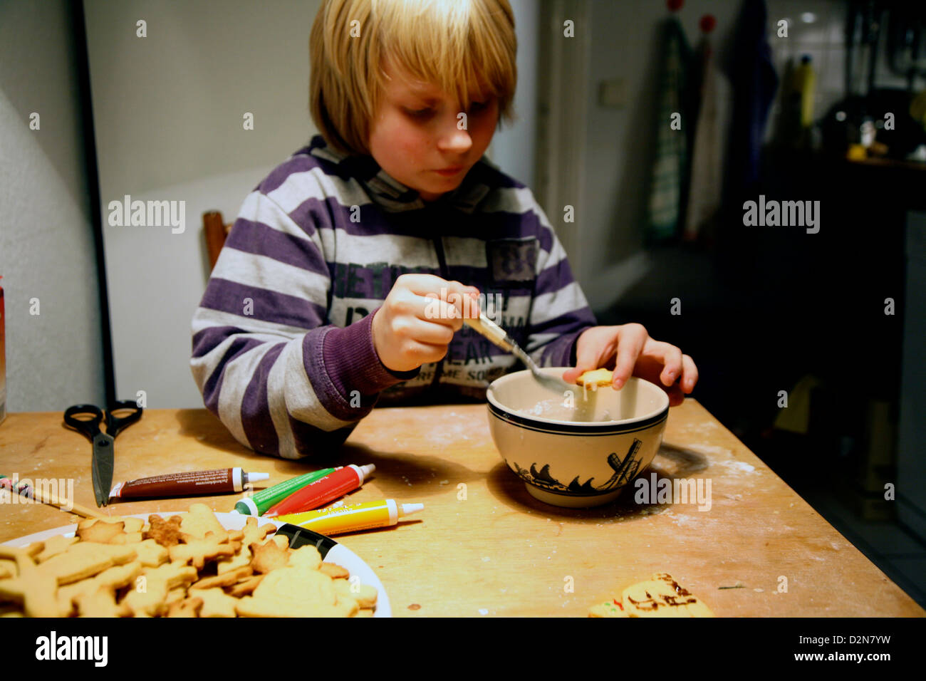 Boy bakes cookies Stock Photo - Alamy