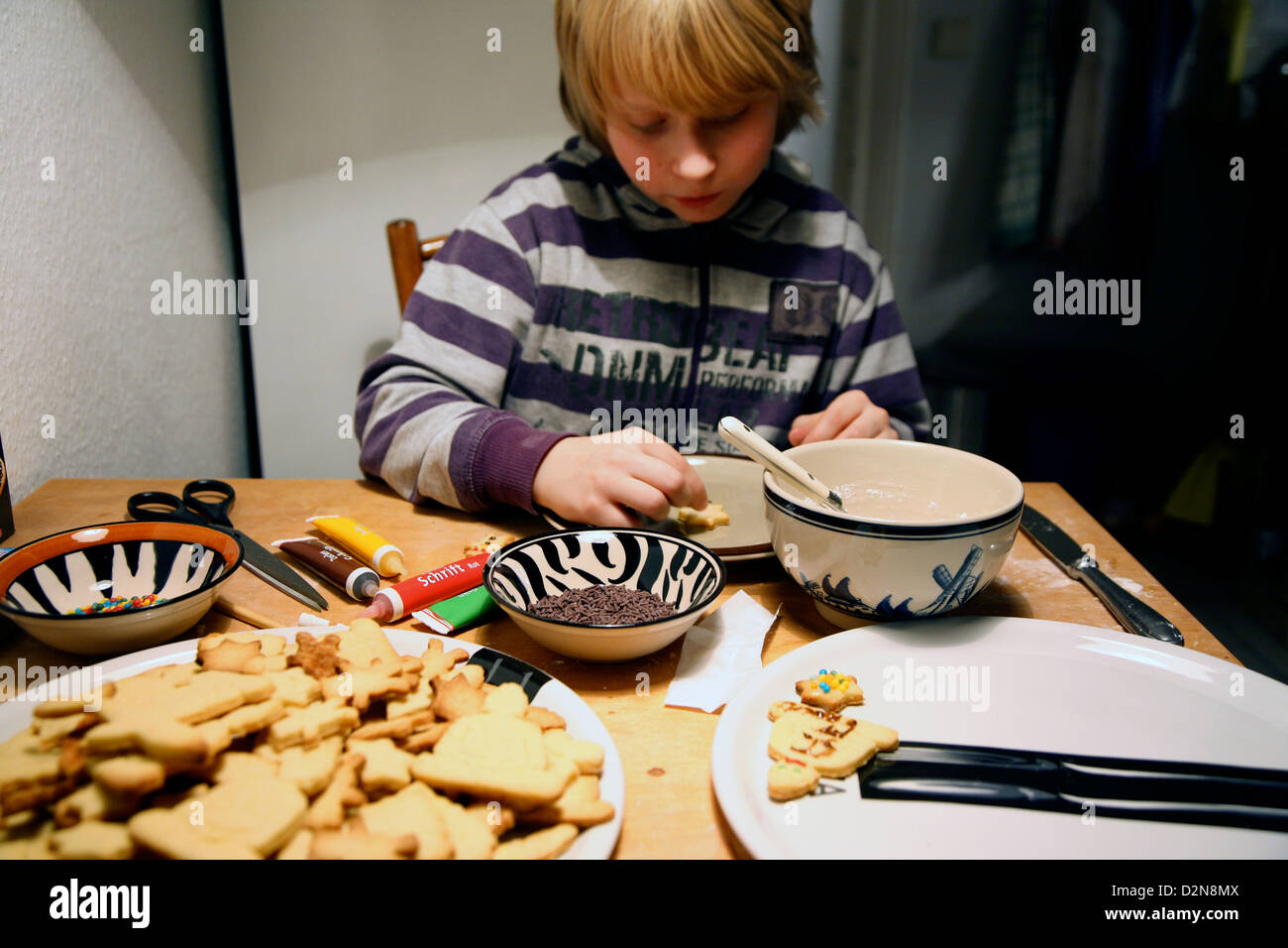 Boy bakes cookies Stock Photo - Alamy