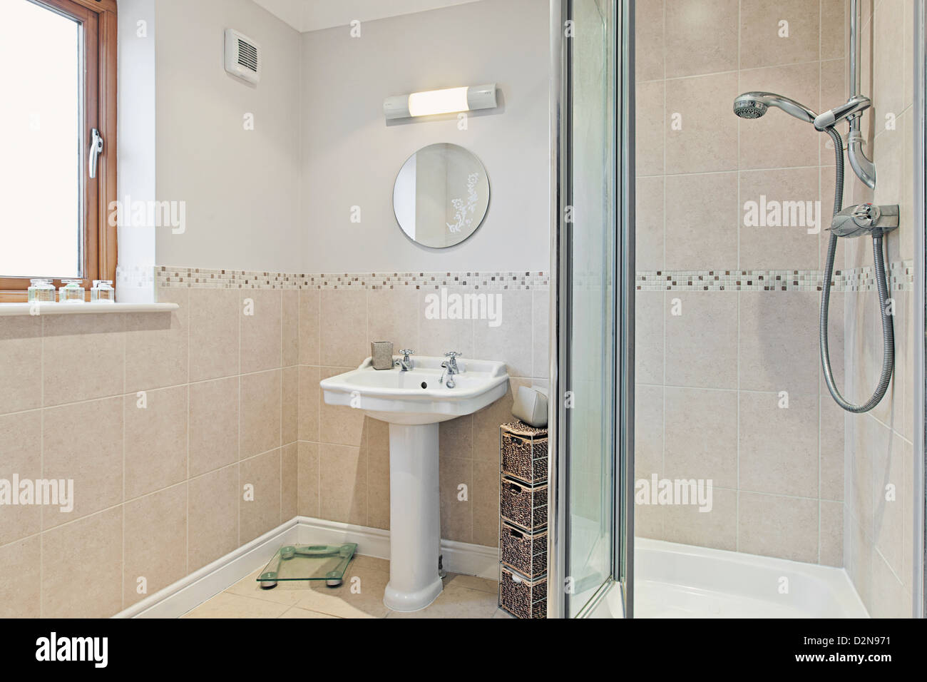 Ensuite bathroom hi-res stock photography and images - Alamy