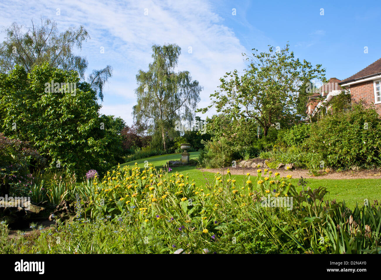 June borders hi-res stock photography and images - Alamy