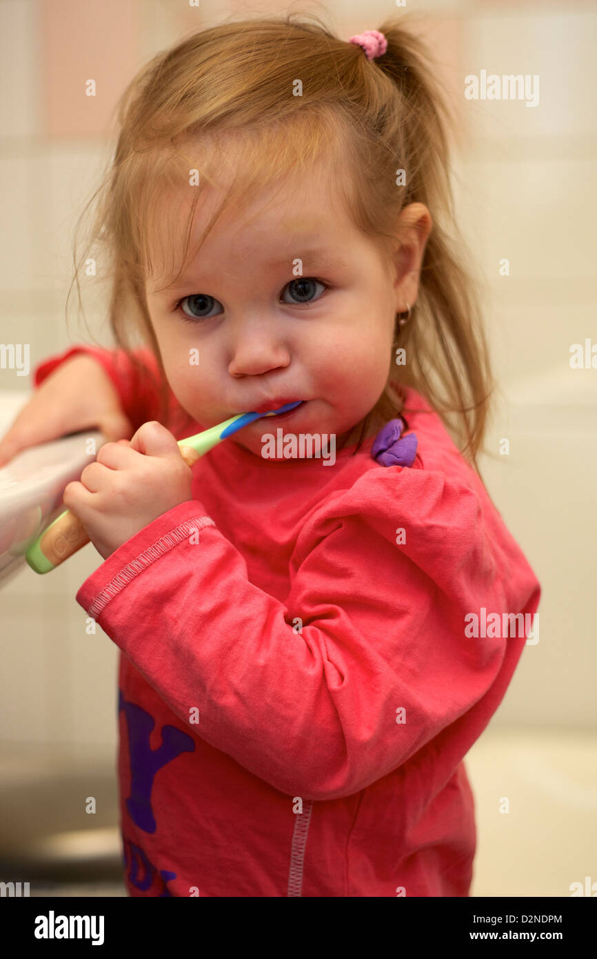 Cleaning sink with toothbrush hi-res stock photography and images - Alamy