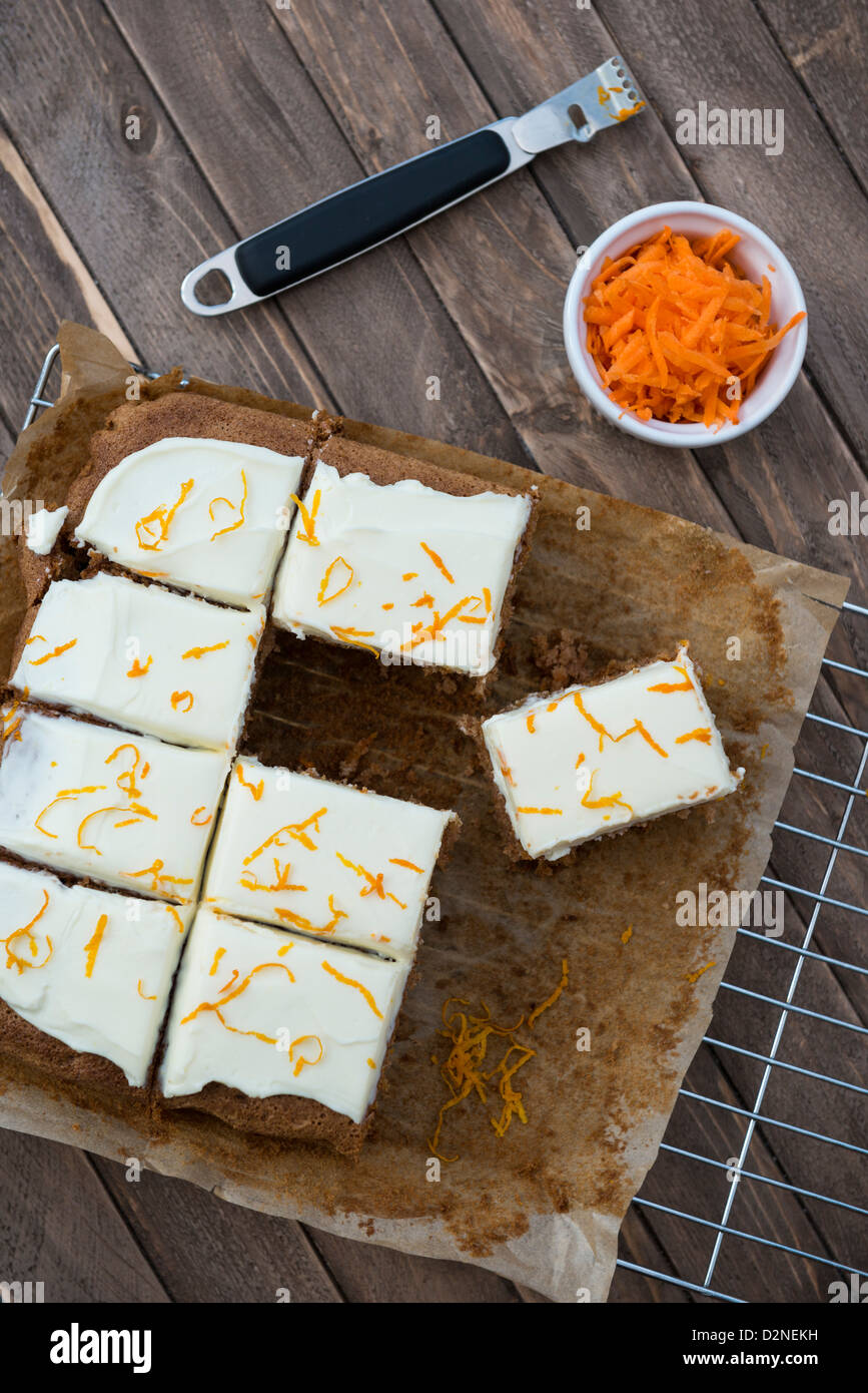 Tray cake hi-res stock photography and images - Alamy