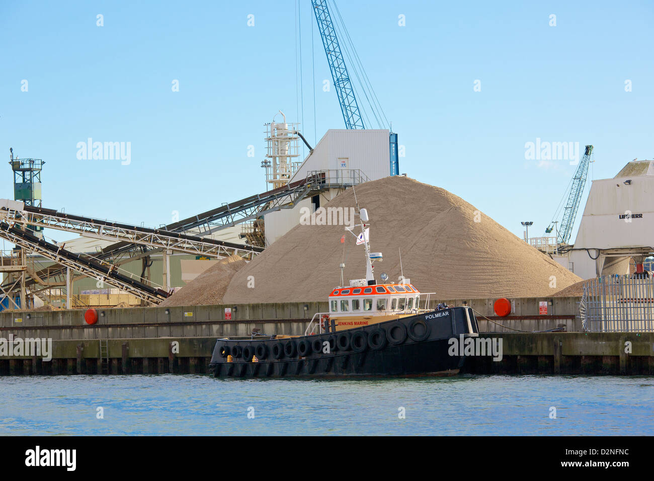 Harbour docks hi-res stock photography and images - Alamy