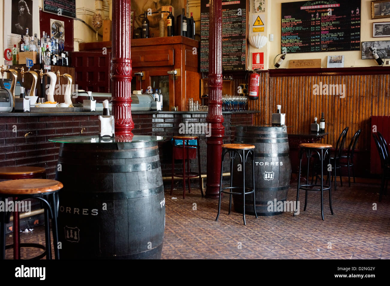 madrid bar bodegas rosell spain waiter tile typical barrel Stock Photo ...