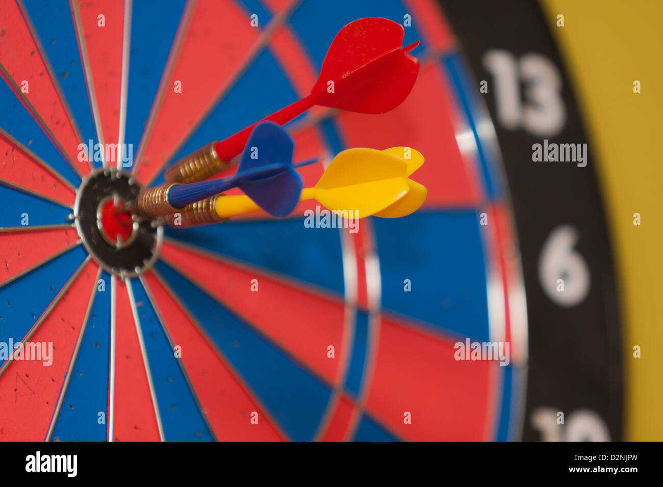 Dart arrow hi-res stock photography and images - Alamy