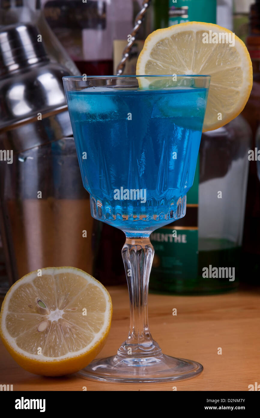 gin & tonic blue Stock Photo - Alamy