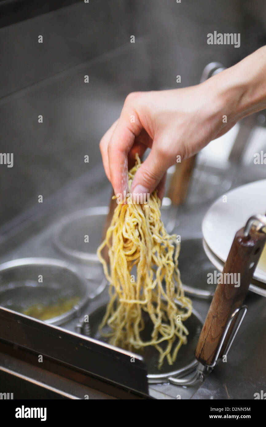 Ramen cooking machine hi-res stock photography and images - Alamy