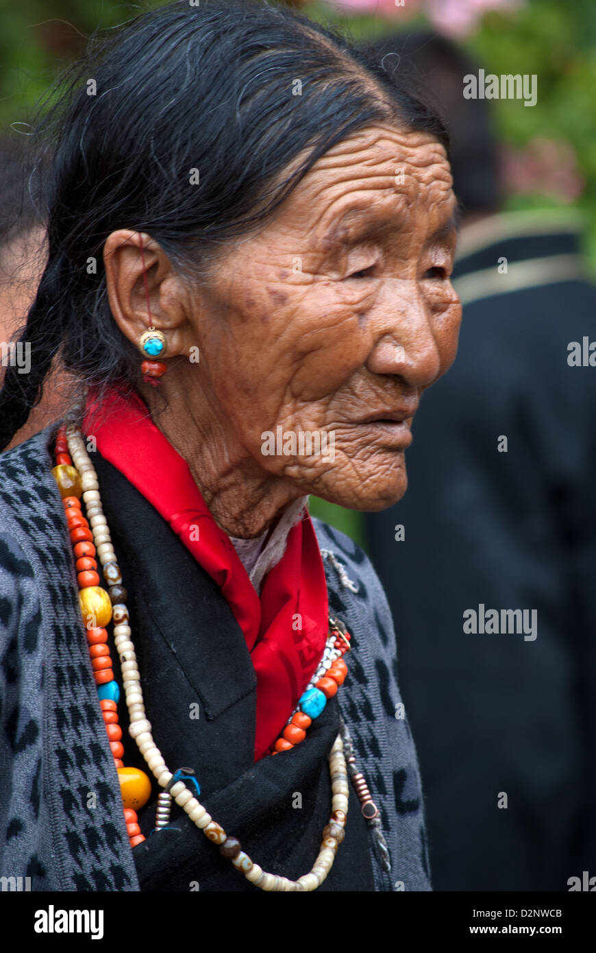 Portrait of tibetan woman hi-res stock photography and images - Alamy