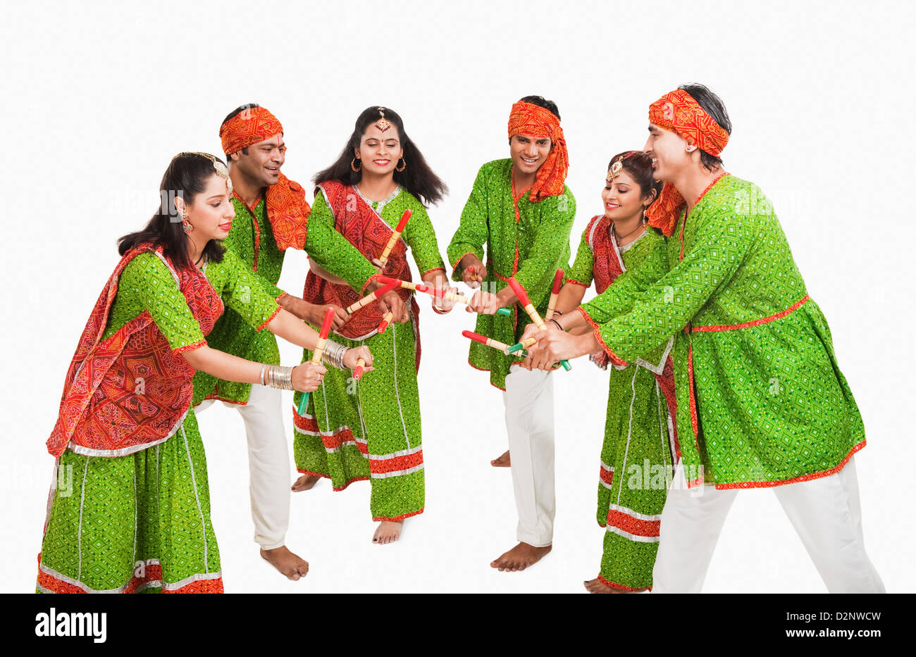 Couples performing dandiya Stock Photo - Alamy