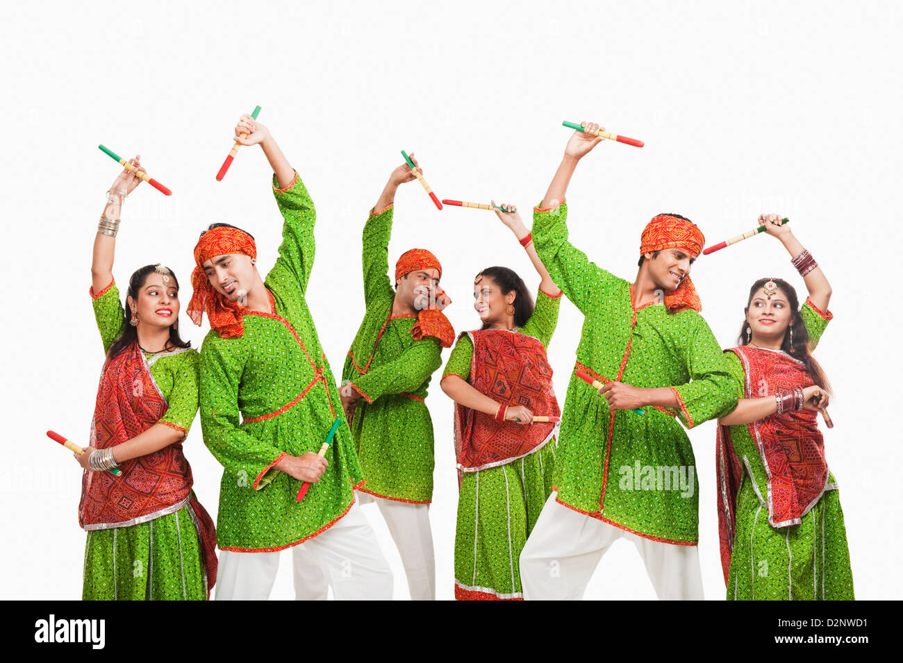 Couples performing dandiya Stock Photo - Alamy