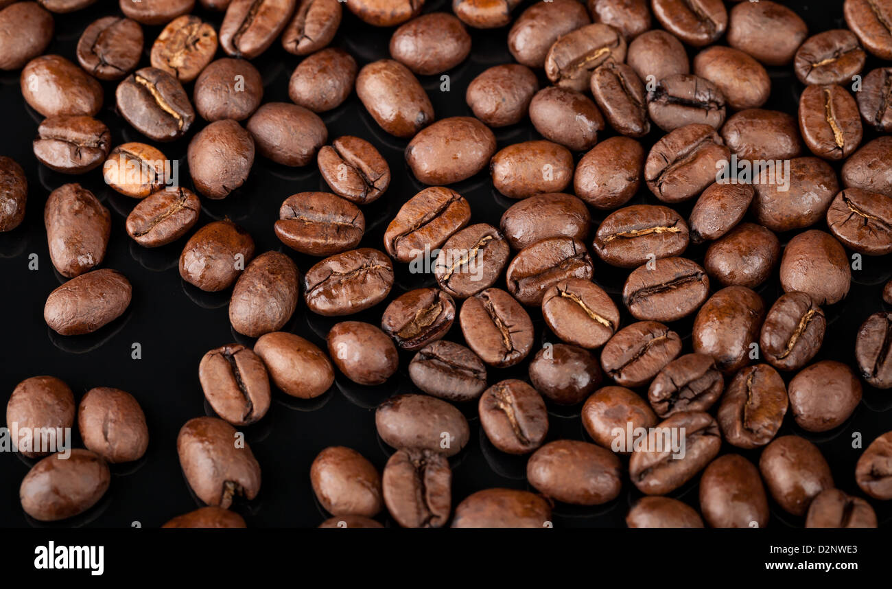 Background texture of roasted coffee beans on black background Stock ...