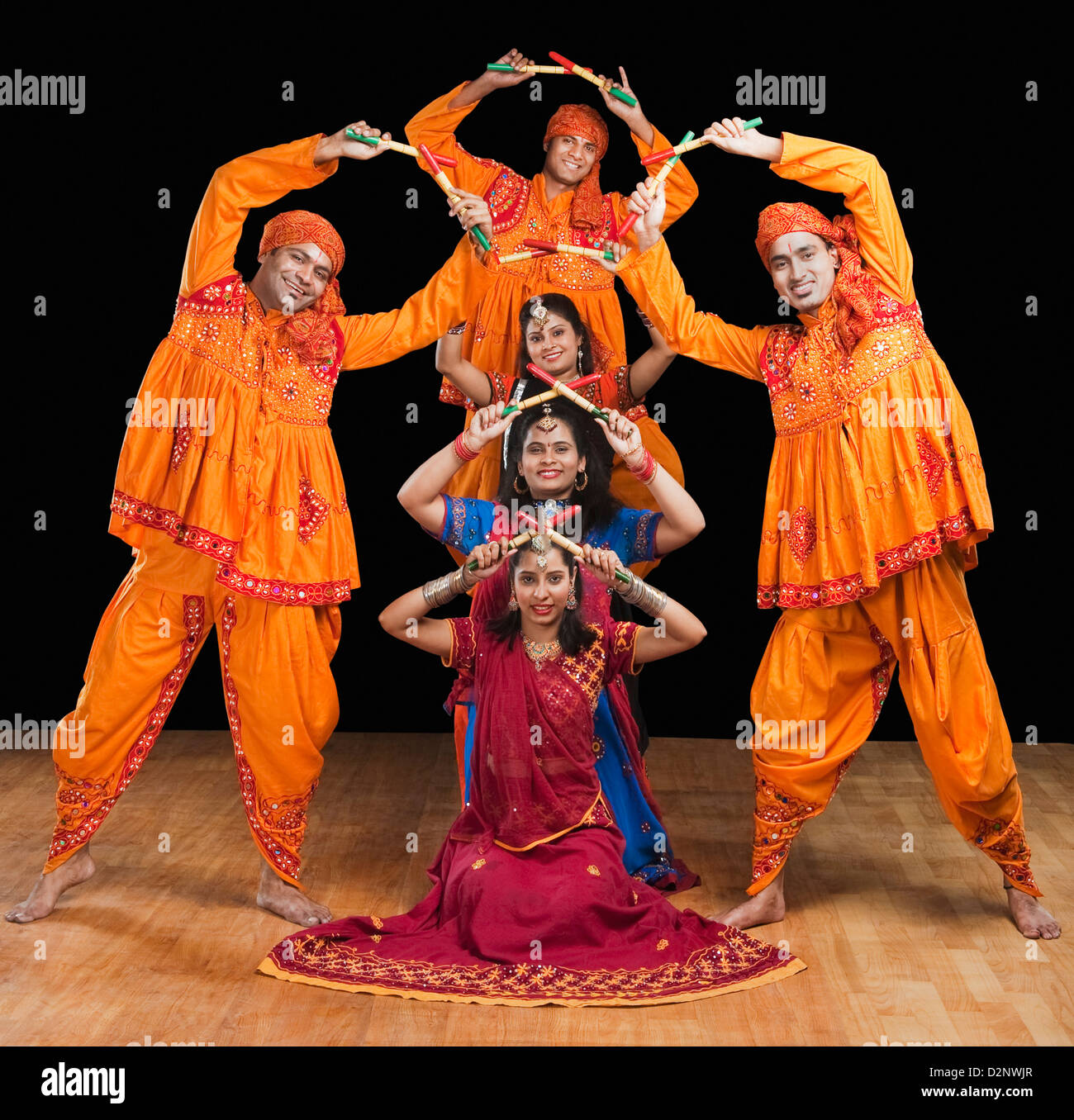 Men and women performing dandiya Stock Photo - Alamy