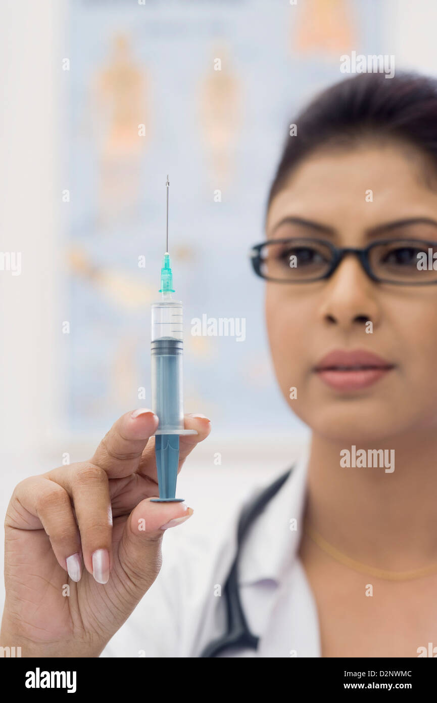 Female doctor holding a syringe Stock Photo - Alamy