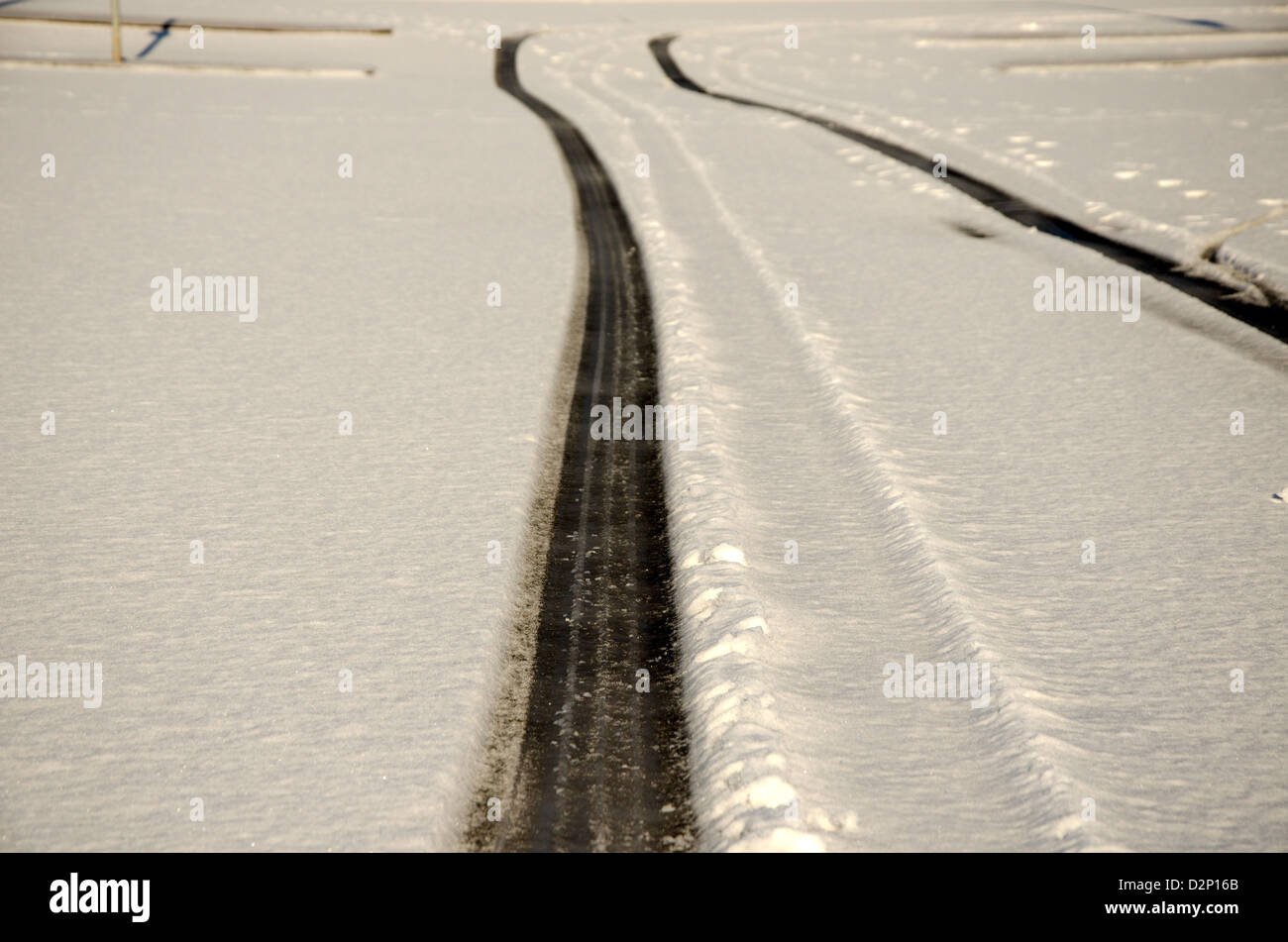 Tyre tracks in snow Stock Photo - Alamy