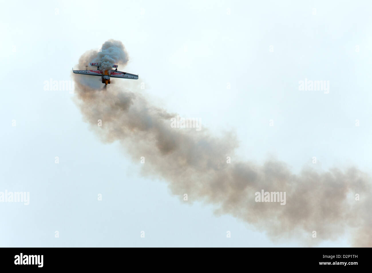Aerobatic airplane trailing smoke hi-res stock photography and images ...