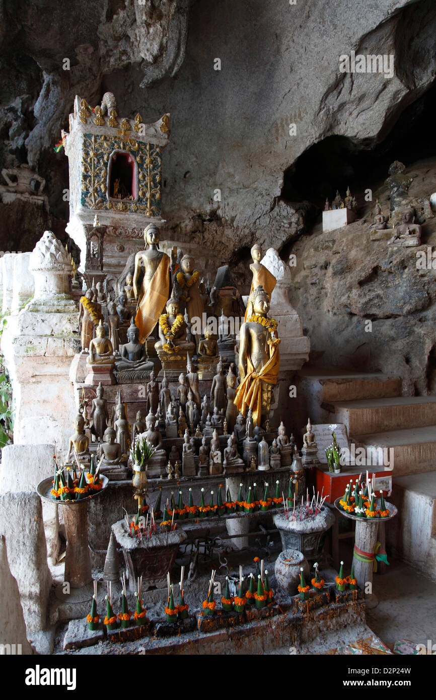 Buddhist effigies and shrine inside a cave at Pak Ou Stock Photo - Alamy