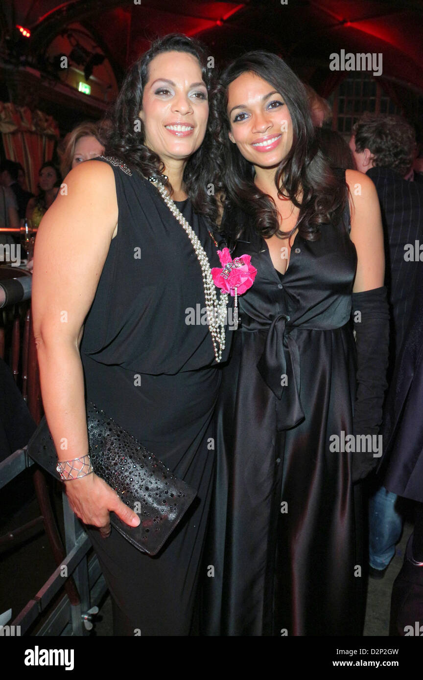 Cologne, Germany. 28th January 2013. Rosario Dawson with her mother ...