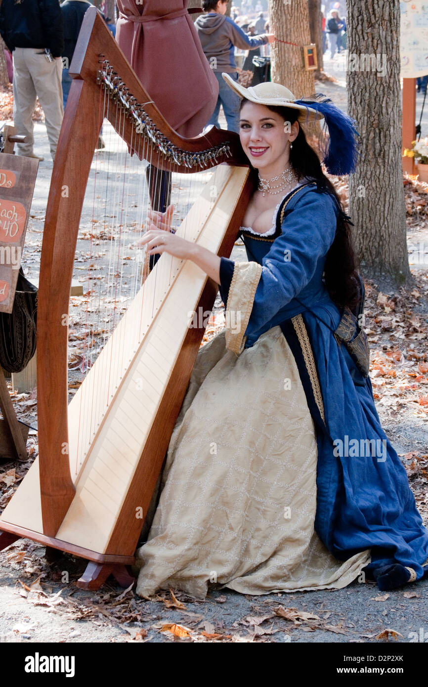 Lady playing the harp hi-res stock photography and images - Alamy