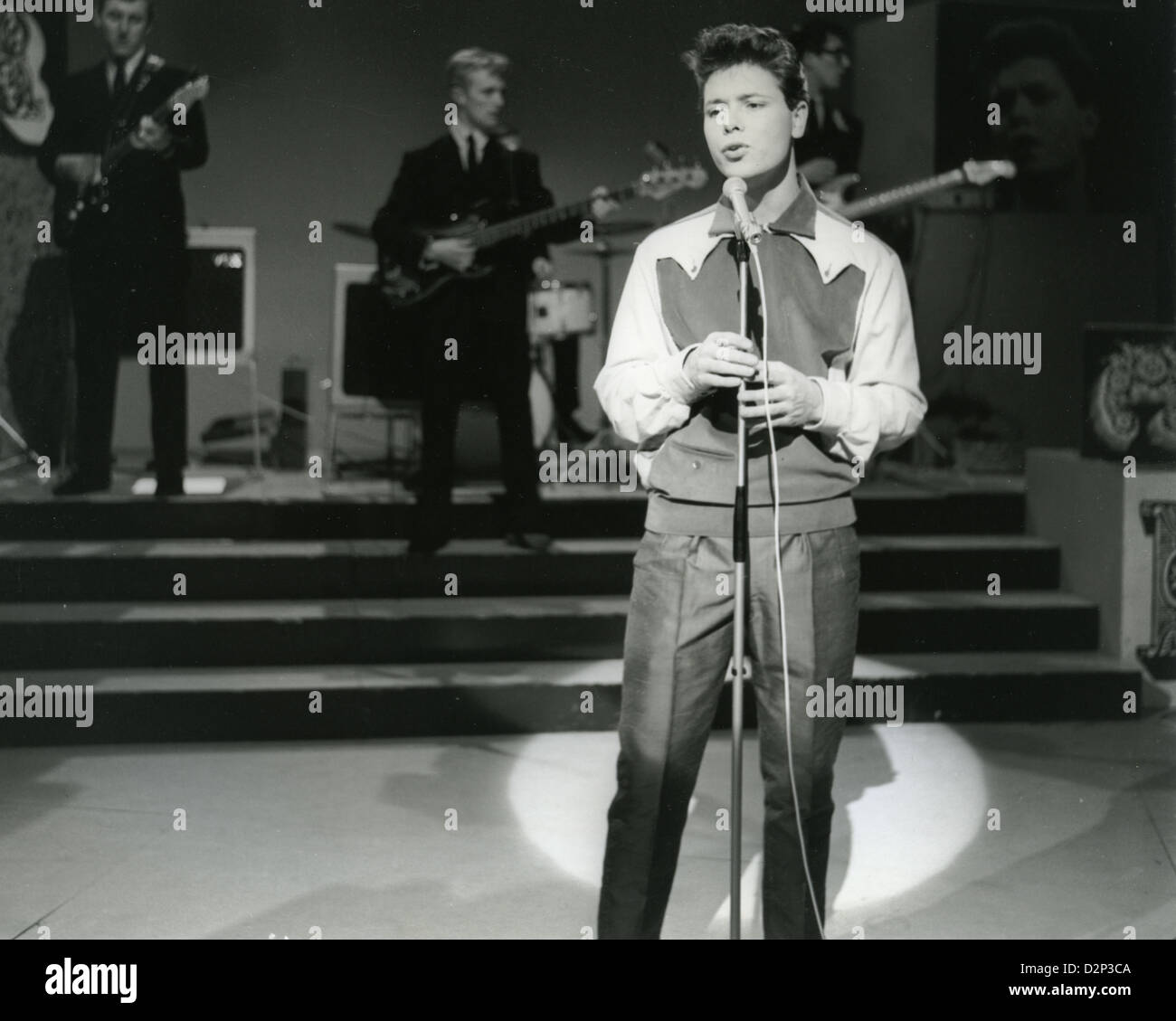Cliff richard and the shadows hi-res stock photography and images - Alamy