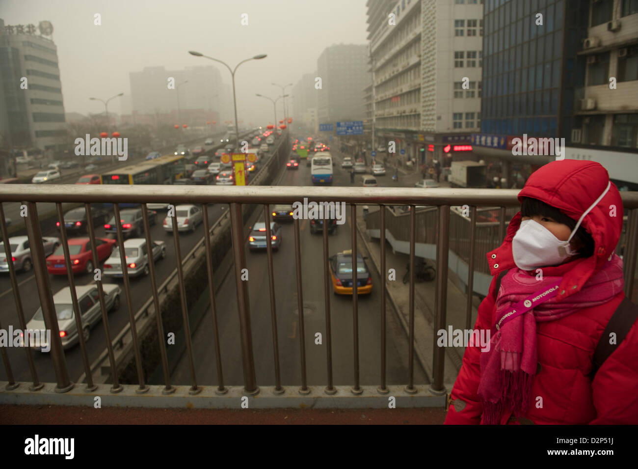 China pollution mask haze hi-res stock photography and images - Alamy